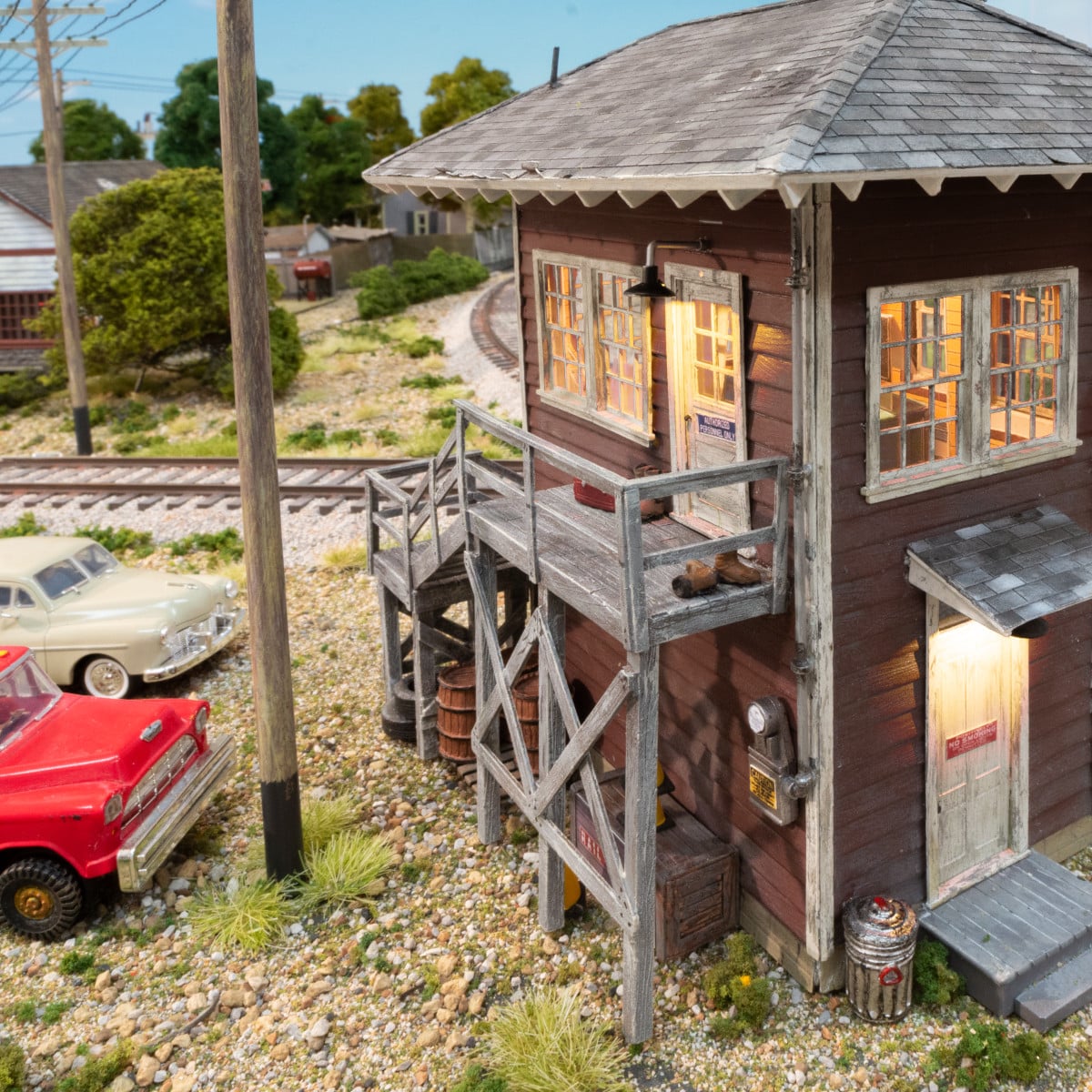 Interlocking Tower - HO Scale - Woodland Scenics