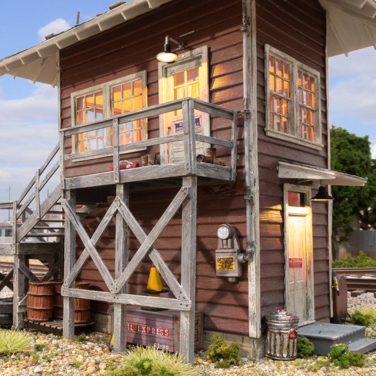 Interlocking Tower - HO Scale - Woodland Scenics